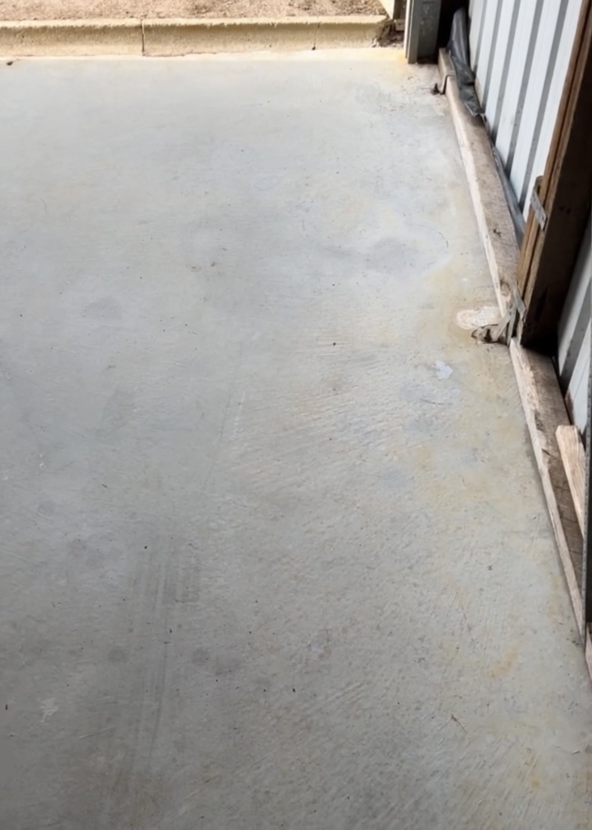 Clean your pathways with DIGGERS™ Driveway Cleanup - no pressure hose ...