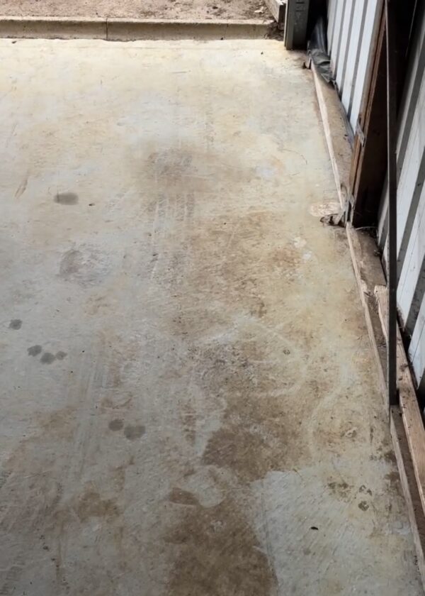 Clean your pathways with DIGGERS™ Driveway Cleanup - no pressure hose ...