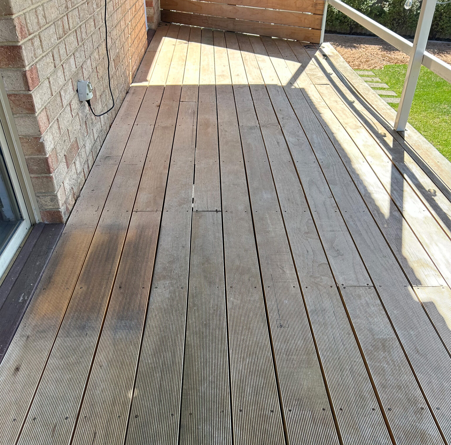 How to re-oil your timber deck with ease - Diggers Australia