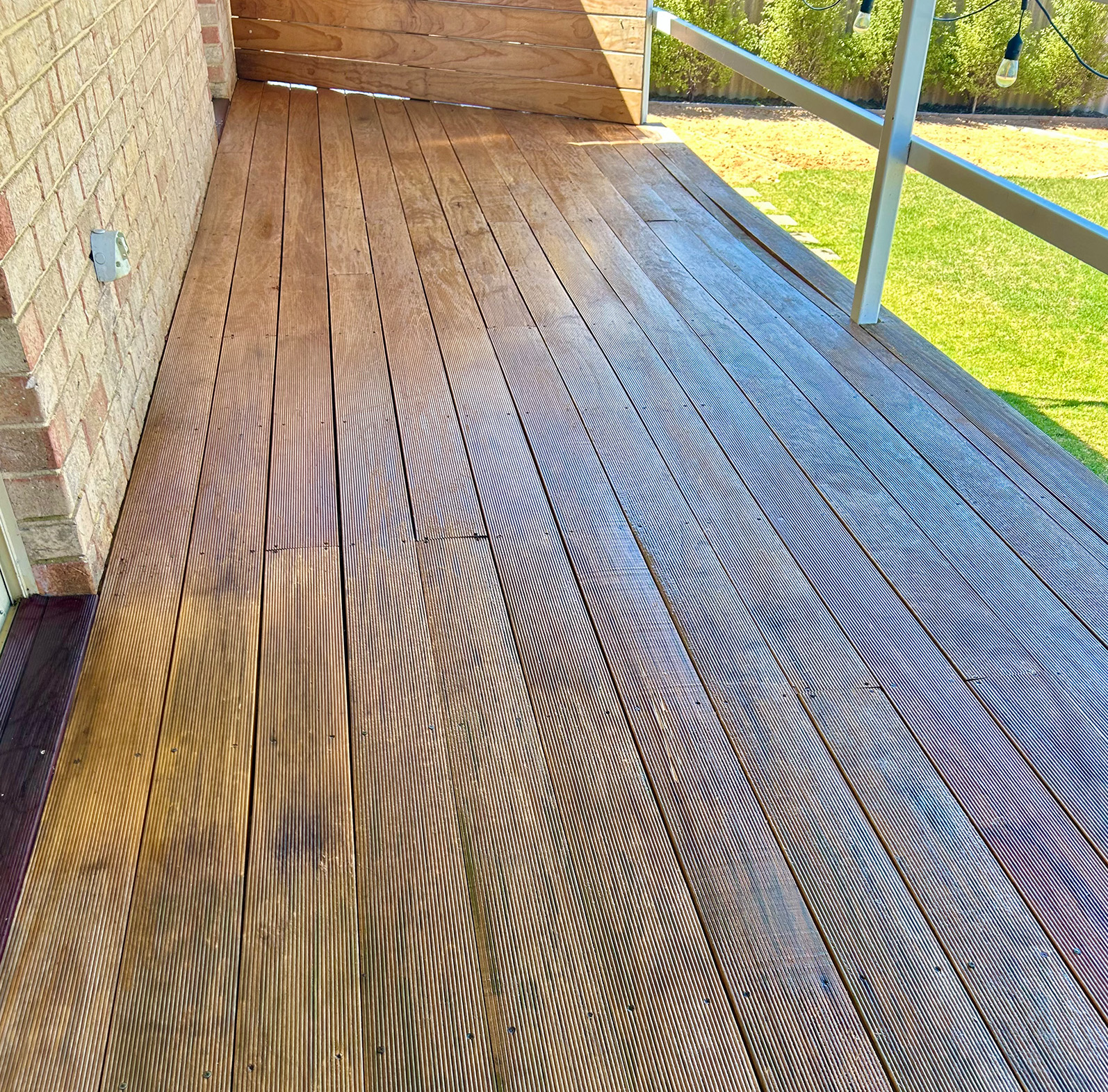 How to re-oil your timber deck with ease - Diggers Australia